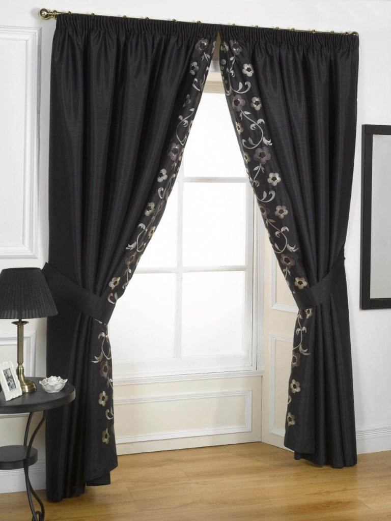 31 Amazing Velevt Drapes And Curtain Decor Ideas